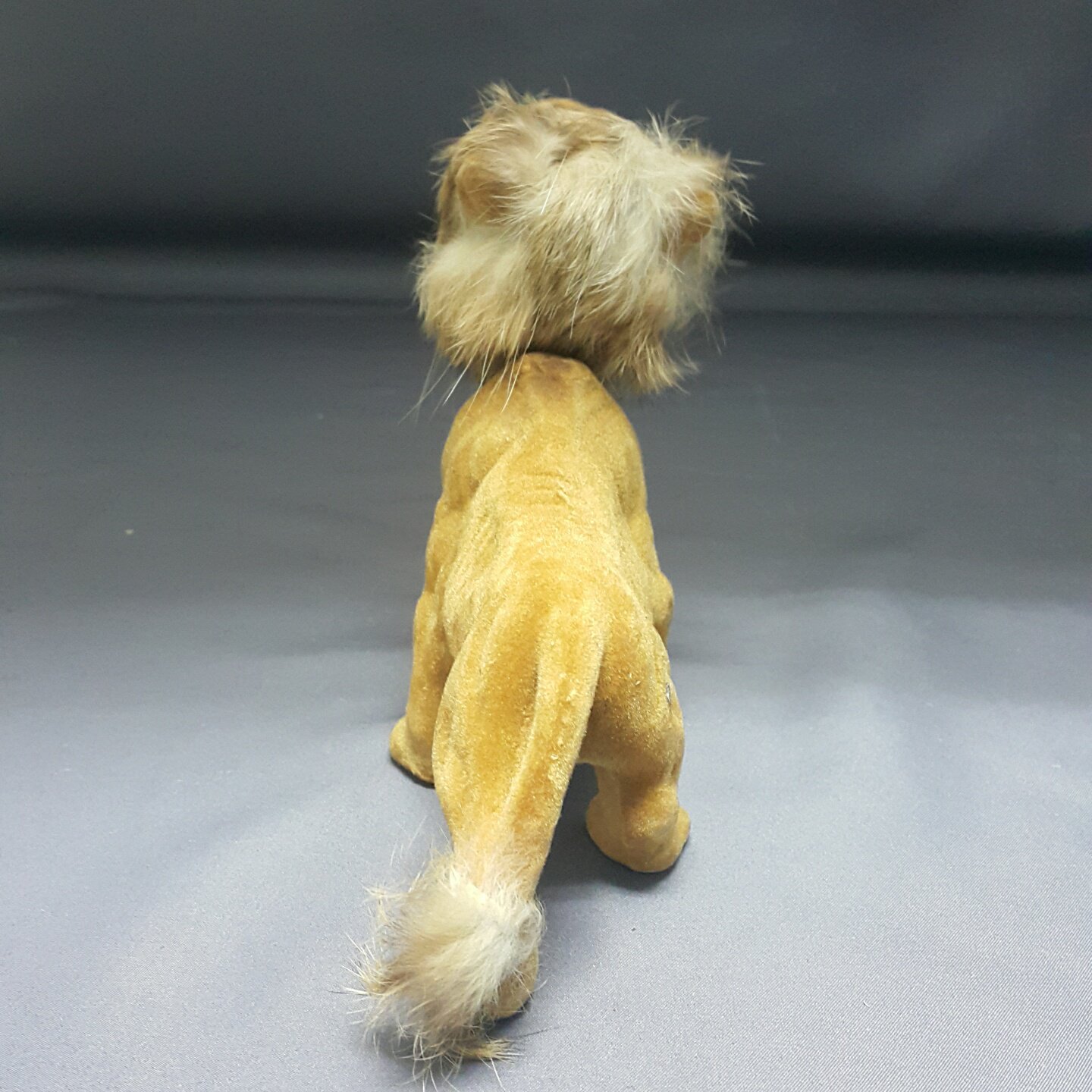 Swing Head Lion | Display Figurines | Apex Imports
